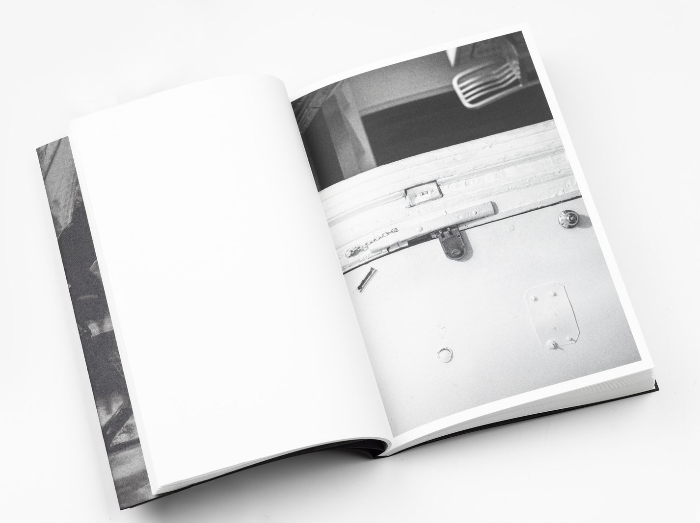 Black Threads from Meng Chiao / Justine Kurland, John Yau – TIS books